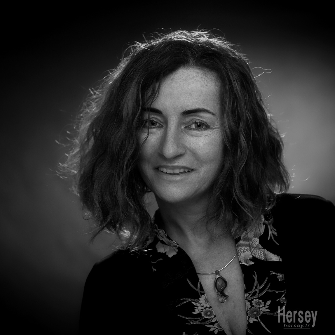 Portrait de Stéphanie studio noir et blanc Hersey Photographe Gard